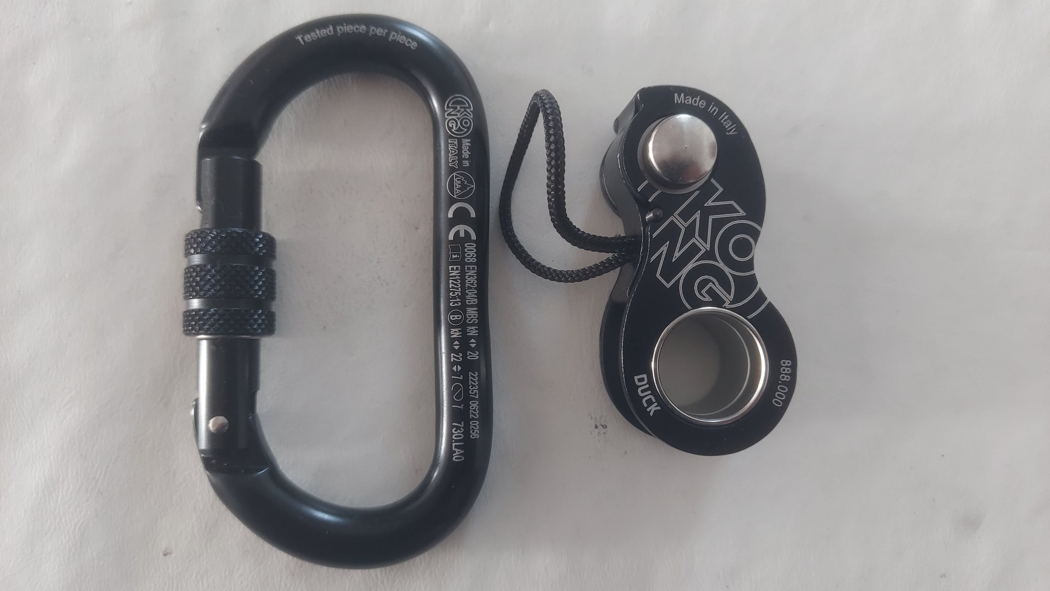 Kong Duck and Carabiner – RDA Outdoors